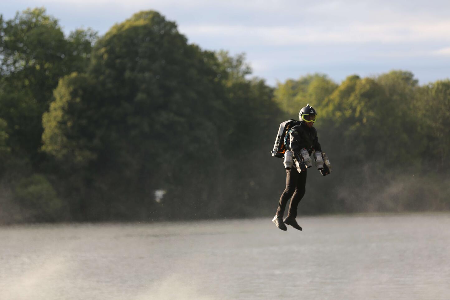 Flying jet suit & human rocket pack: the human flight | InfraJournal